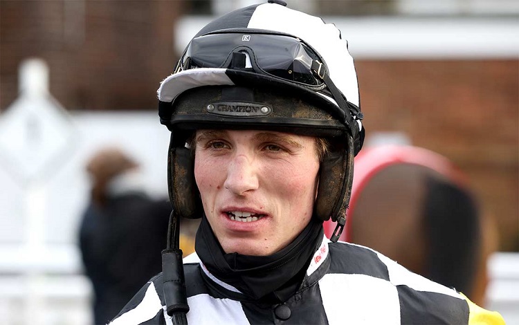 Battling Bowen Vows To Keep Pushing Title Rival Cobden – Turf Talk